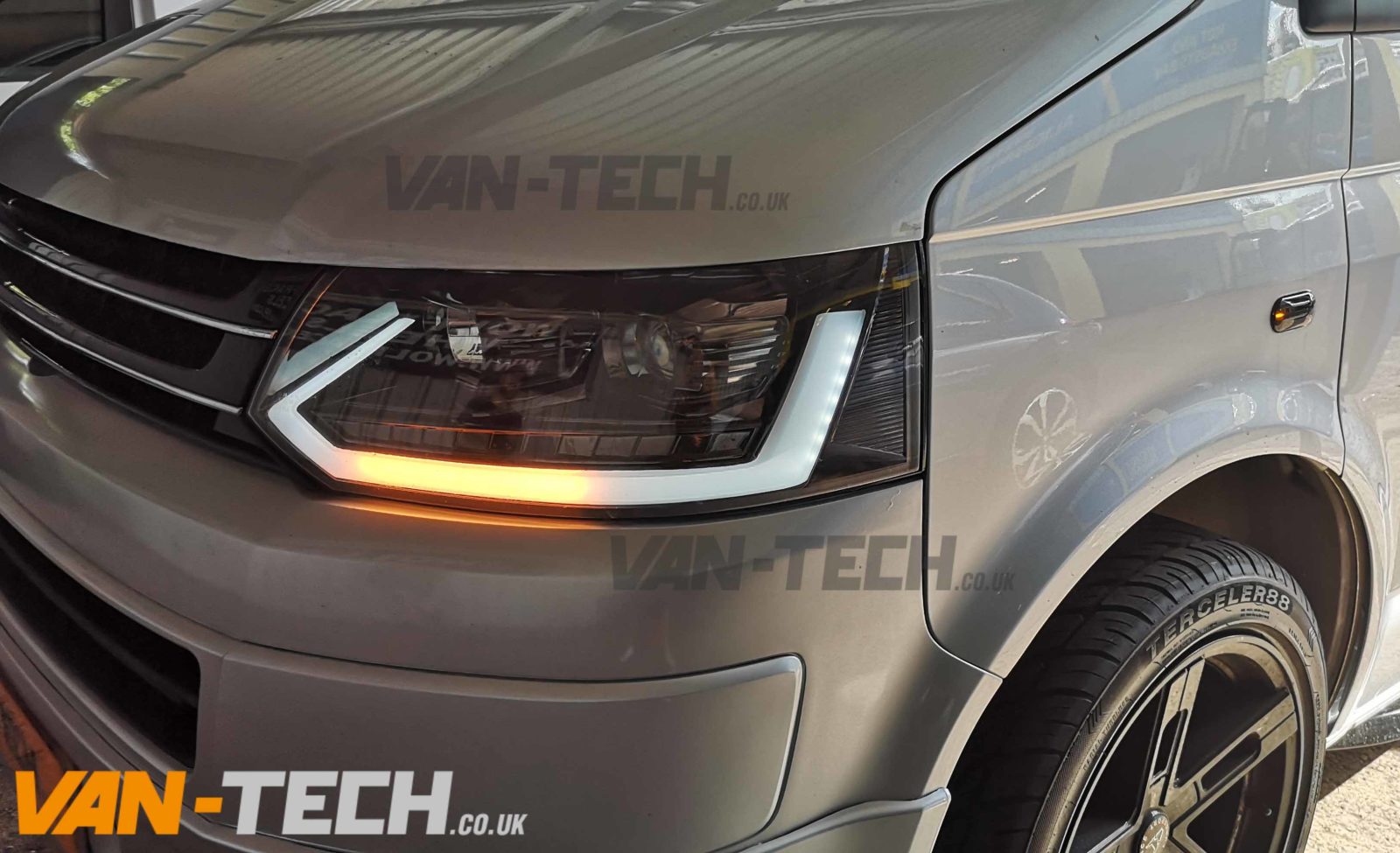 STOCK DELIVERY Light Bar Headlights with Dynamic Indicators